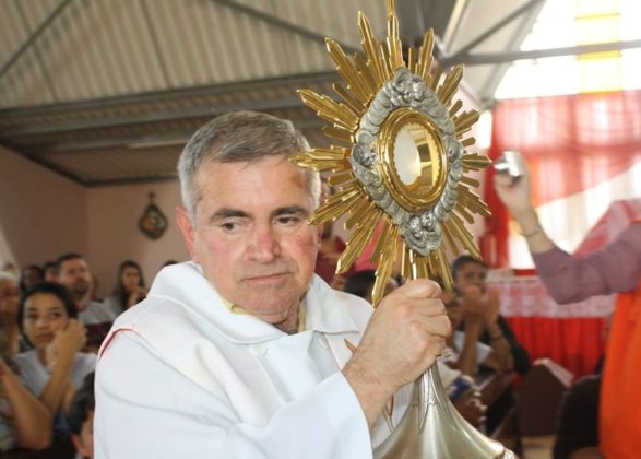 Padre Roberto completa 30 anos de ordenação sacerdotal – Lafaiete Agora